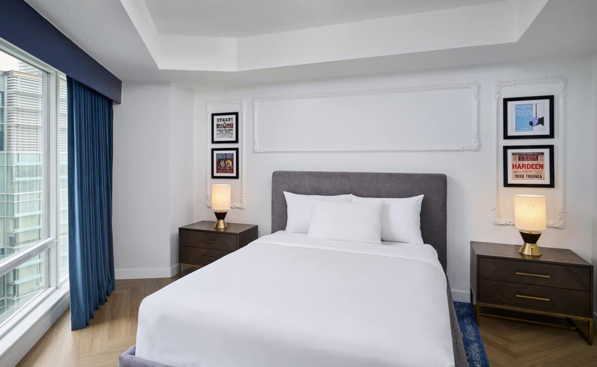 Deluxe Queen Suite - Pantages Hotel
